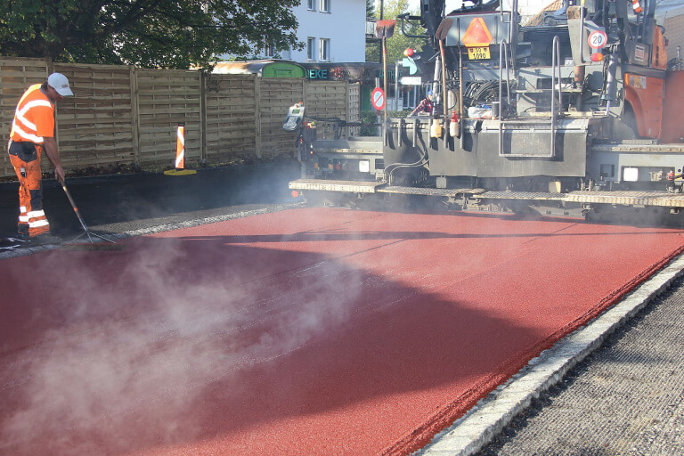 Enrobé bitumineux coloré - JURA Management AG